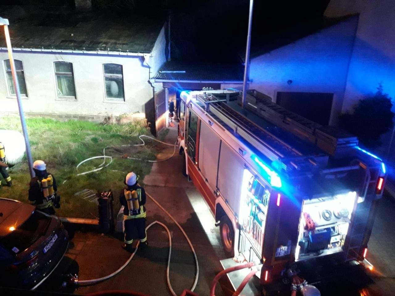 Rettungskräfte finden Toten nach Hausbrand