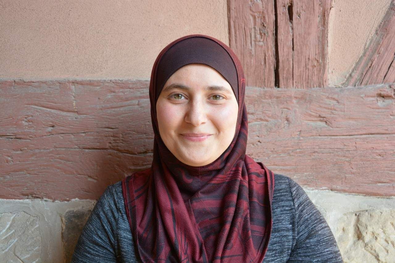 Eine Syrerin hilft ihren Landsleuten