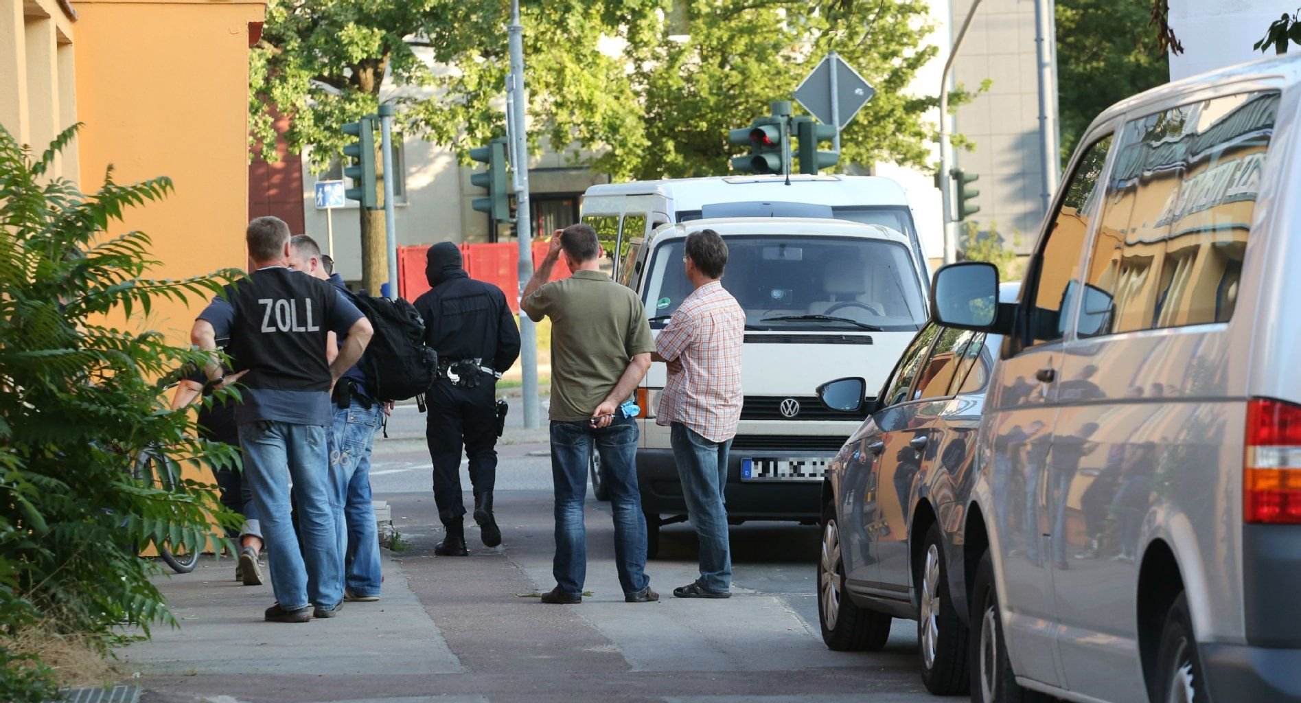 Drogenrazzien in Halle: Drogenrazzien in Halle: Polizei nimmt drei Verdächtige in Gewahrsam