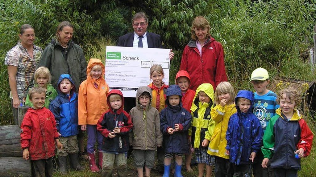 Waldkindergarten erhält Spende: Waldkindergarten erhält Spende: Uba ...