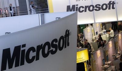 Softwareindustrie: Softwareindustrie: Microsoft-Gewinne stürzen ein