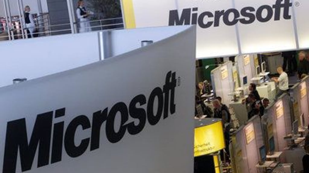 Softwareindustrie: Softwareindustrie: Microsoft-Gewinne stürzen ein