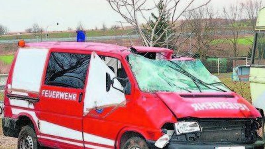 Saalekreis: Saalekreis: Ein Toter und sieben Schwerverletzte bei Feuerwehr-Unfall