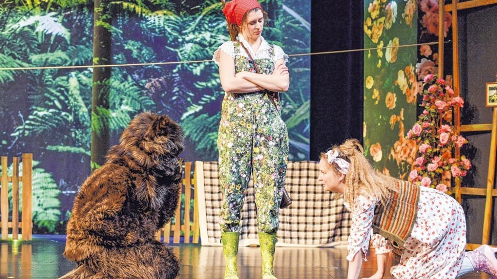 Theater Eisleben: Theater Eisleben: Schneeweißchen und Rosenrot: Klassiker modern inszeniert