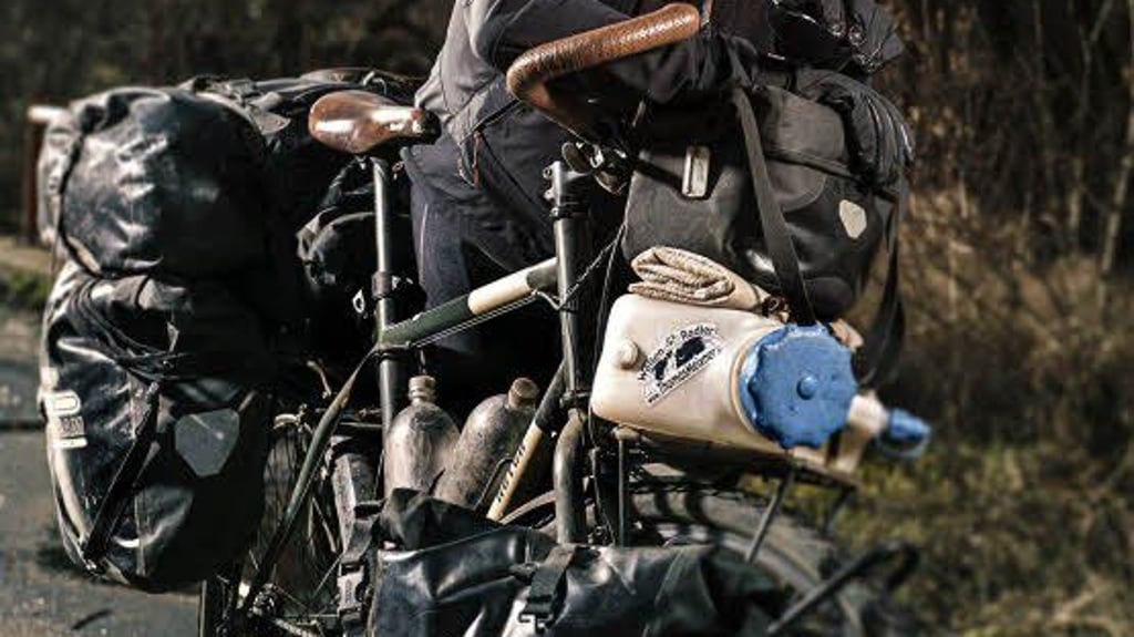 Weltenradler Thomas Meixner: Weltenradler Thomas Meixner: Im Gefängnis ...