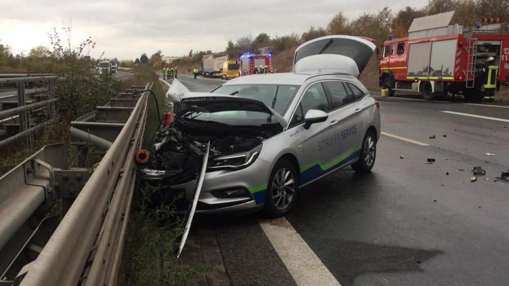 A38 bei Sangerhausen: A38 bei Sangerhausen: Autobahn nach Unfall immer ...
