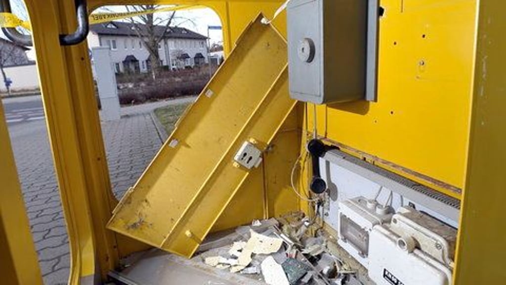 Landkreis Anhalt-Bitterfeld: Landkreis Anhalt-Bitterfeld: Telefonzelle ...