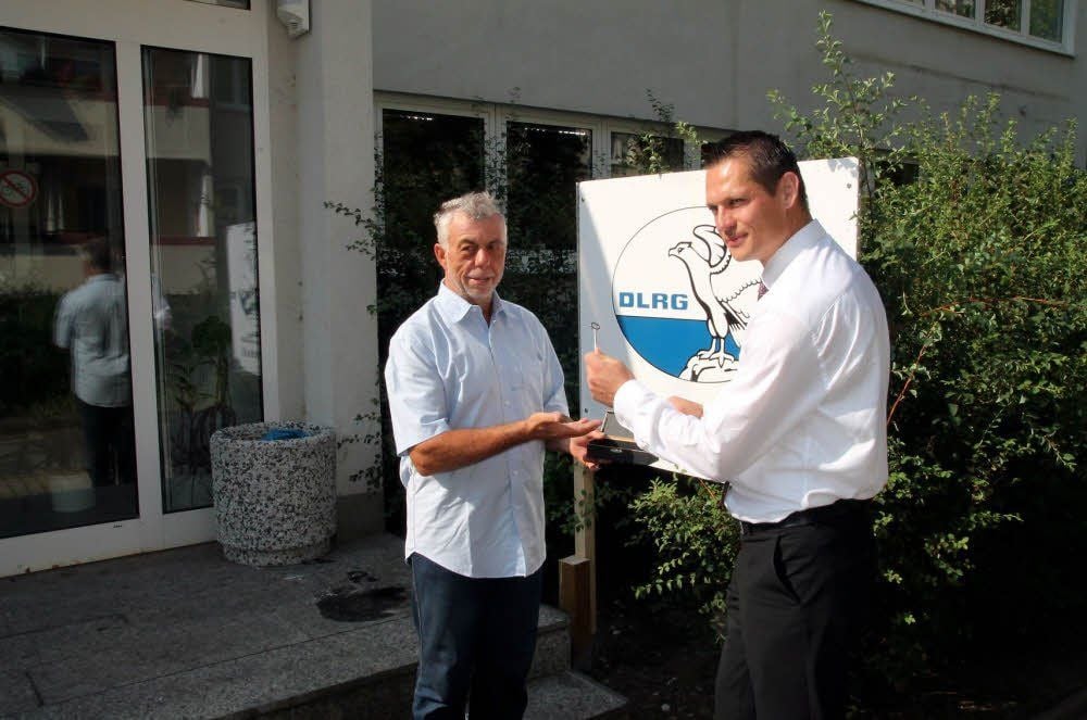 DLRG in Halle: DLRG in Halle: Lebensretter ziehen nach Neustadt