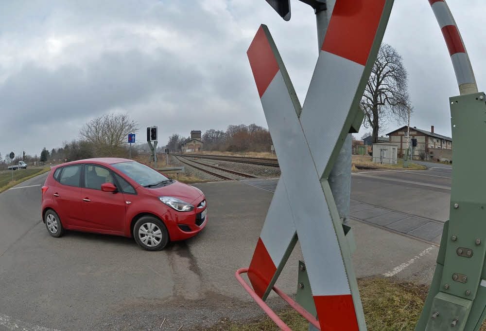 Gefährlicher Bahnübergang: Gefährlicher Bahnübergang in Frose Stadt ...
