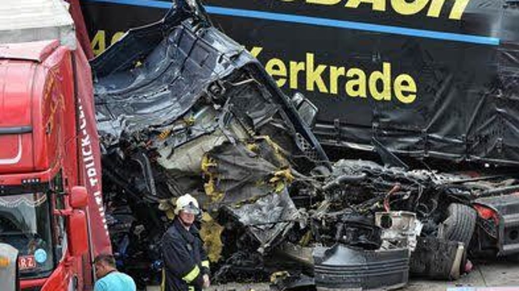 Unfall auf der A9 bei Dessau: Unfall auf der A9 bei Dessau: Verletzte ... Unfall auf der A9 bei Dessau: Unfall auf der A9 bei Dessau: Verletzte ...