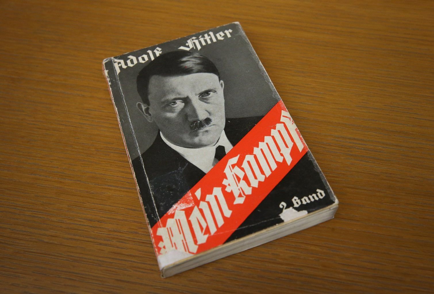 Adolf Hitlers Buch: Adolf Hitlers Buch: "Mein Kampf" bleibt verboten