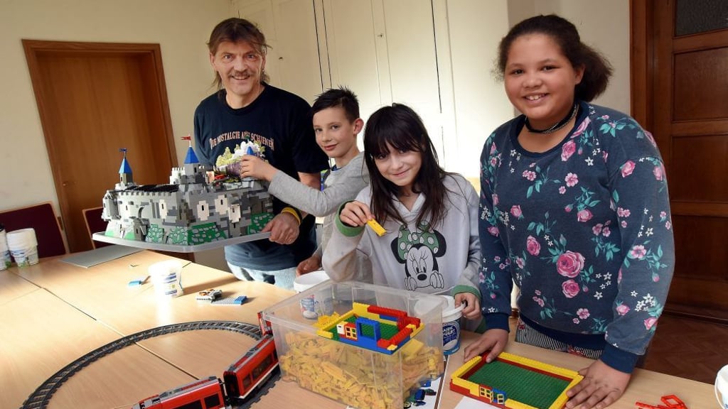 Eine Million Steine: Eine Million Steine: Pastor baut gemeinsam mit ...