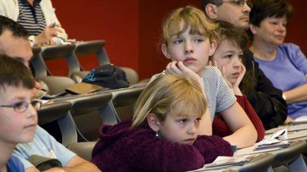 Kinder, Ohren zuhalten - gleich knallt und rumst es!