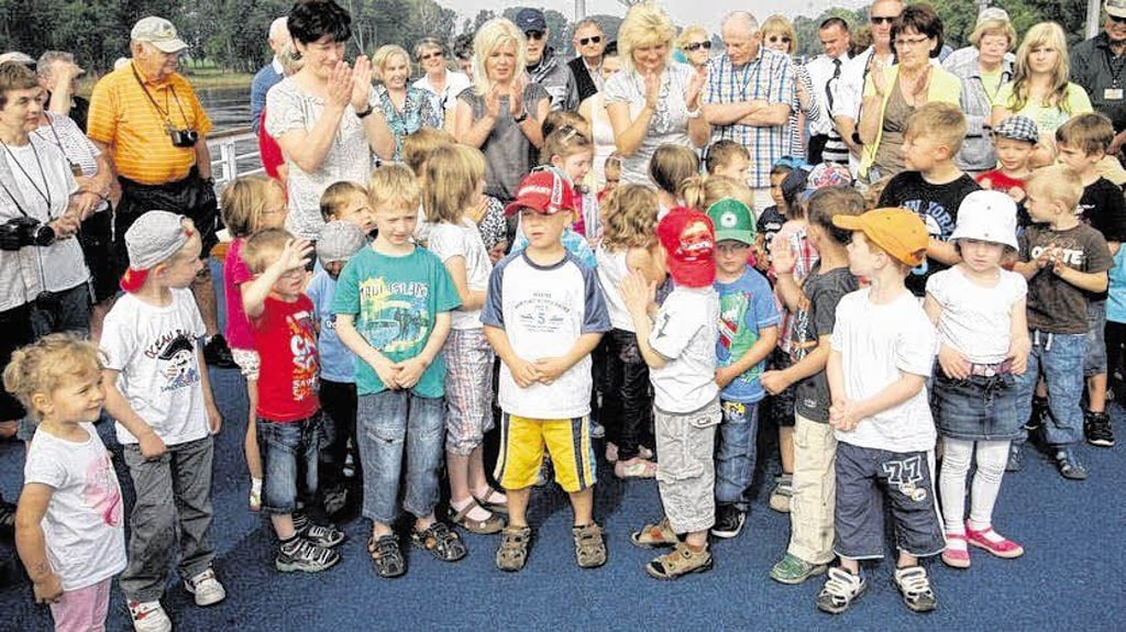 Flut-Folgen: Flut-Folgen: 10 000 Dollar-Spende kommt per Schiff