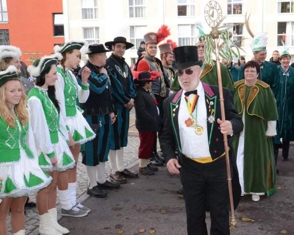 Jecken läuten die fünfte Jahreszeit ein