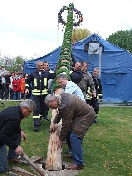 Traditionen werden zum Start in den Wonnemonat Mai gepflegt