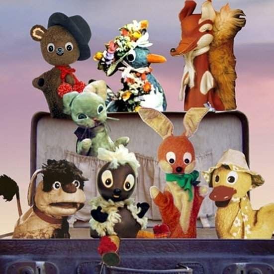 Pitti und Freunde tummeln sich auf Bühne im Festzelt