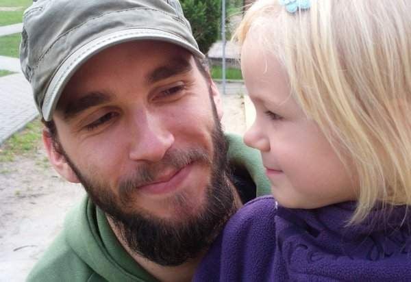 Männer in Kitas: Der 25-jährige Philipp Hanke aus Tangerhütte ist ein Exot unter Kindern