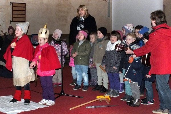Annette Wiese und ihr Pferd Pandora führen den Seehäuser Martinsumzug an