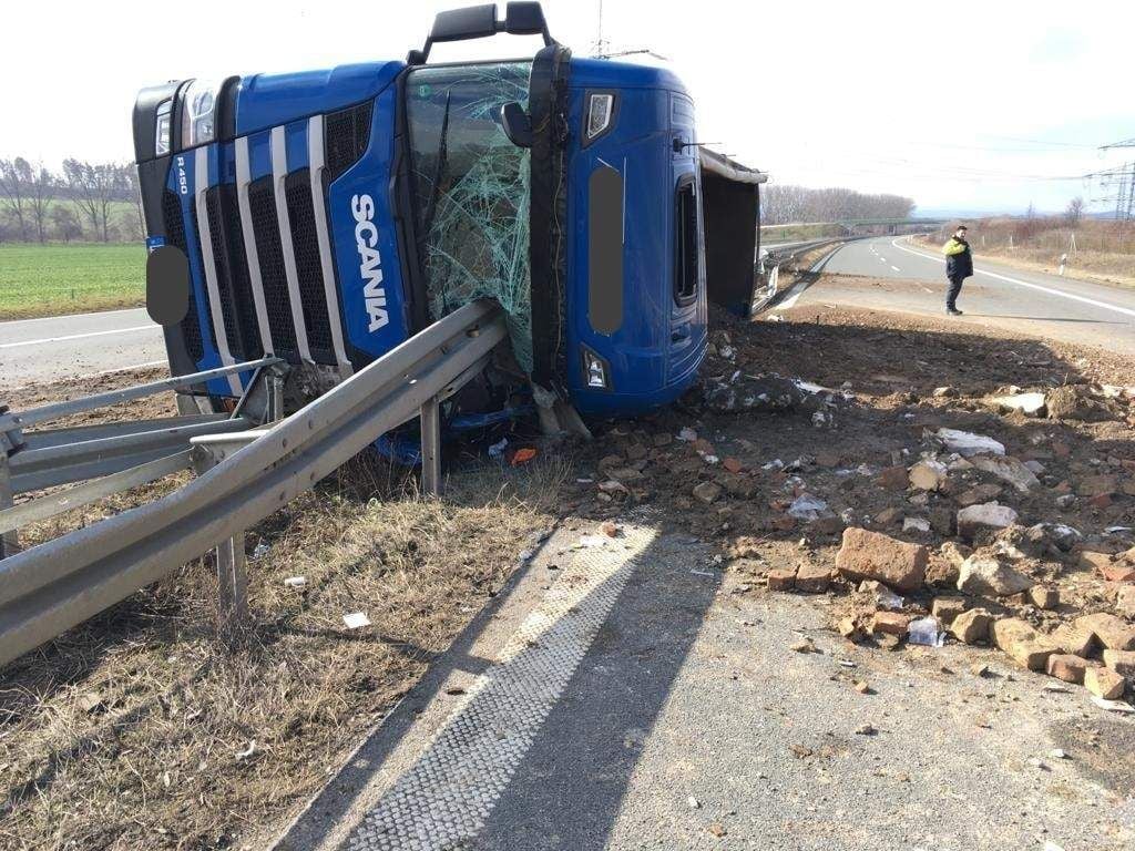 Vollsperrung auf A36 nach Lkw-Unfall