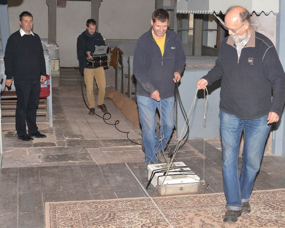 Geophysikalische Messungen in Tilleda: Unter den Kirchenboden geschaut