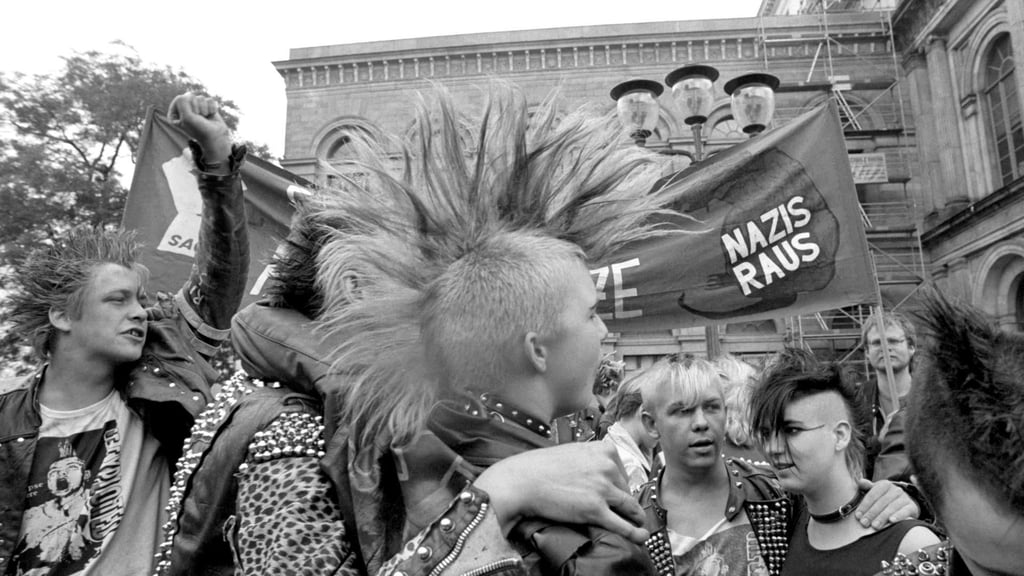 Yuppies, Popper und Gruftis: Hans Hütt: Neues Buch erzählt von den ...