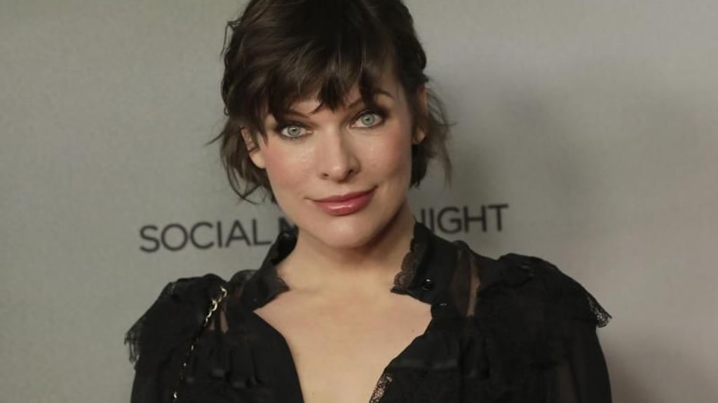 Milla Jovovich mit Emma Roberts in "Paradise Hills"