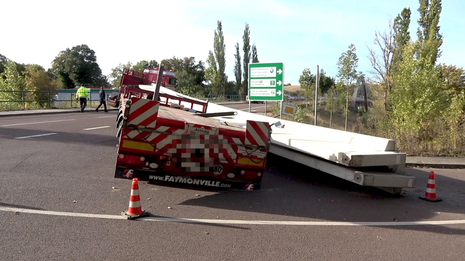 Straße nach Nelben ist gesperrt: Straße nach Nelben ist gesperrt: Zwei ...