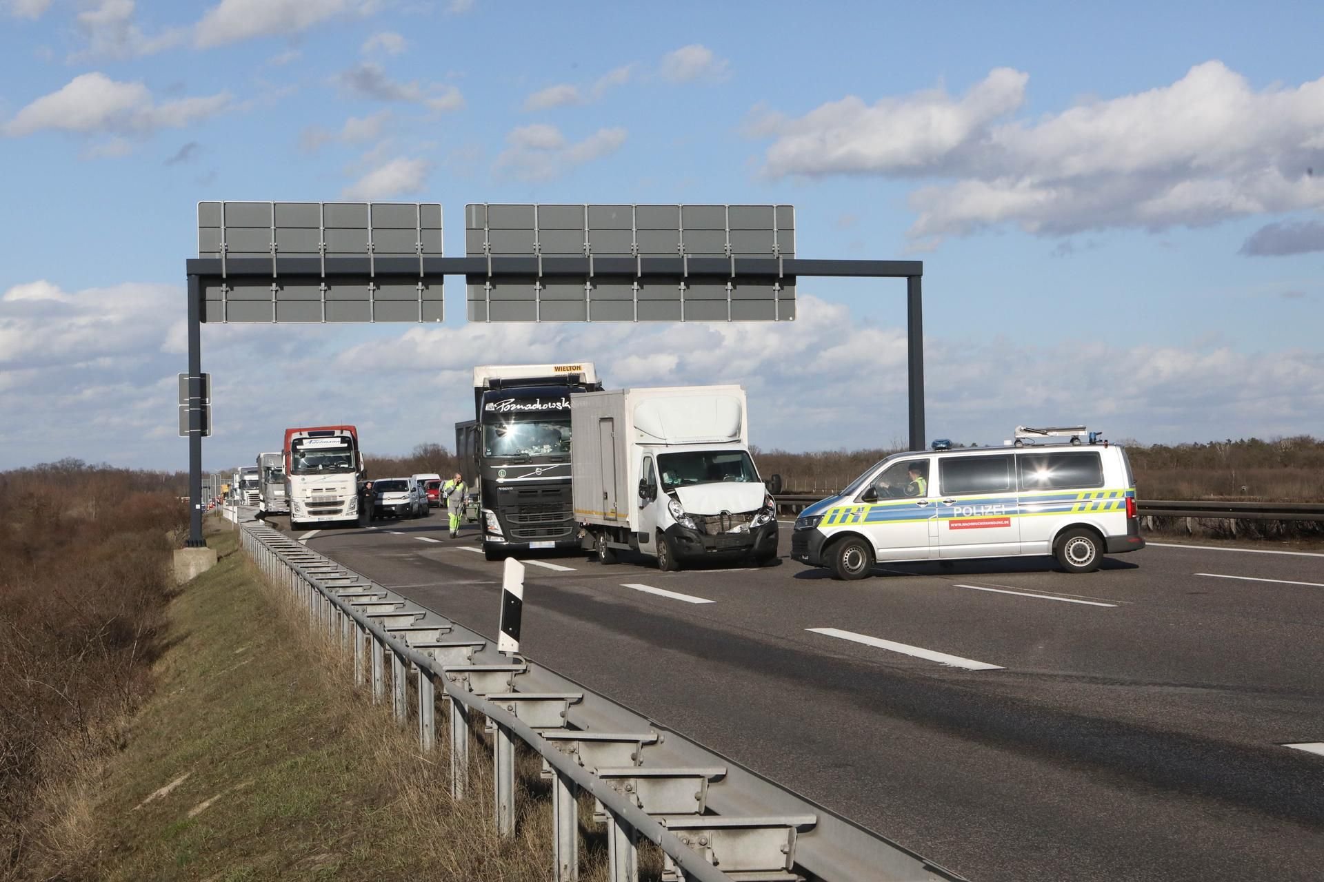 Schwerer Unfall auf A9: Schwerer Unfall auf A9 bei Dessau: 86.000 Euro Schaden - Neue Details ...
