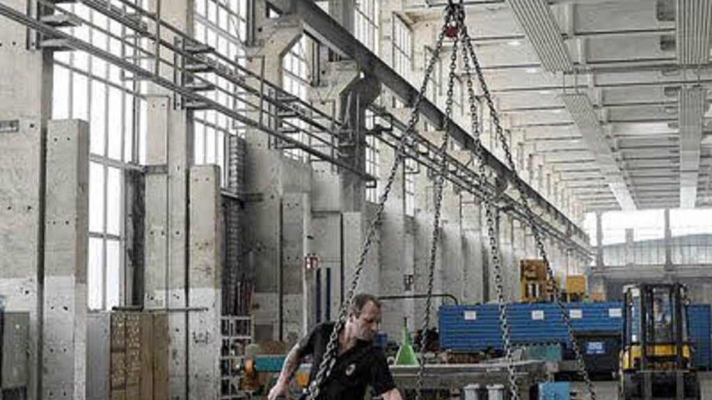 Dessauer Fahrzeugtechnik: Dessauer Fahrzeugtechnik: Der Retter heißt ...