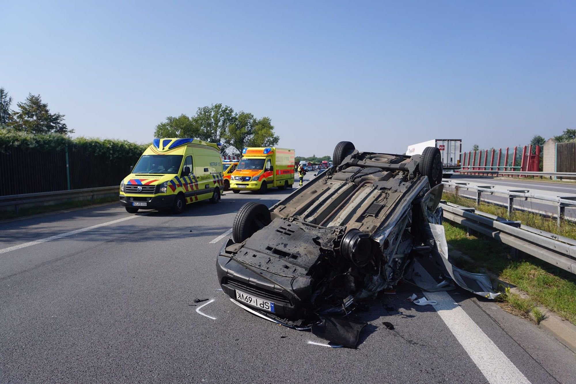 Reifenplatzer: Unfall auf der A4 Richtung Görlitz: Drei Verletzte nach Reifenplatzer an ...