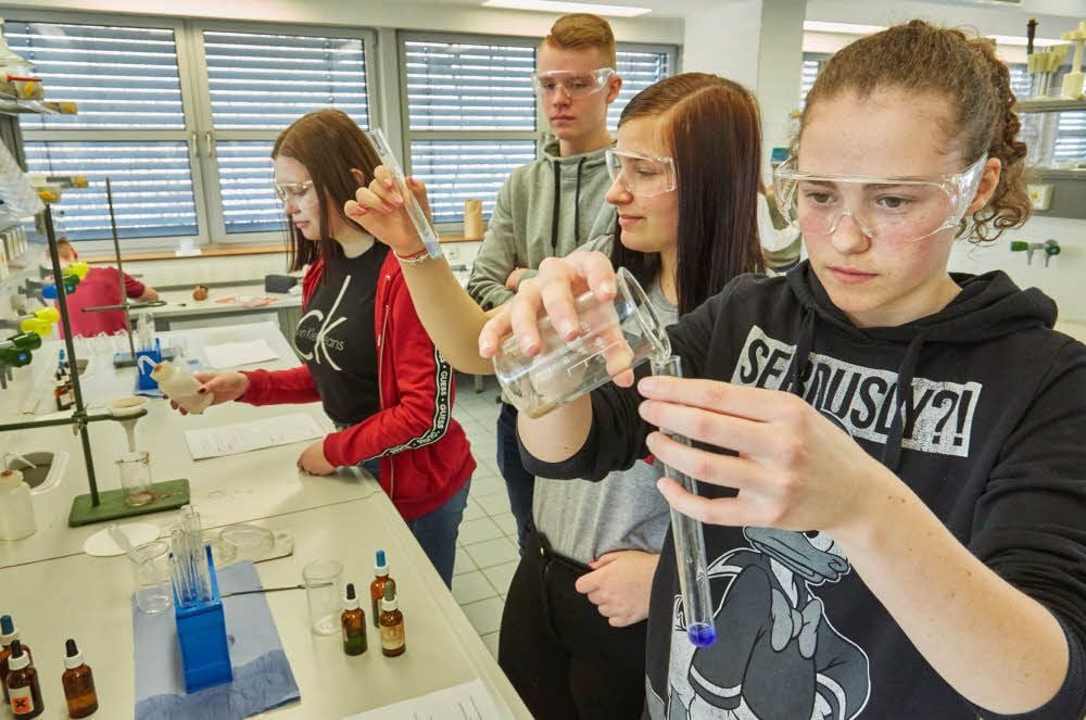 Arbeiten wie die Profis: Gymnasium Carolinum Bernburg: Schüler nutzen ...