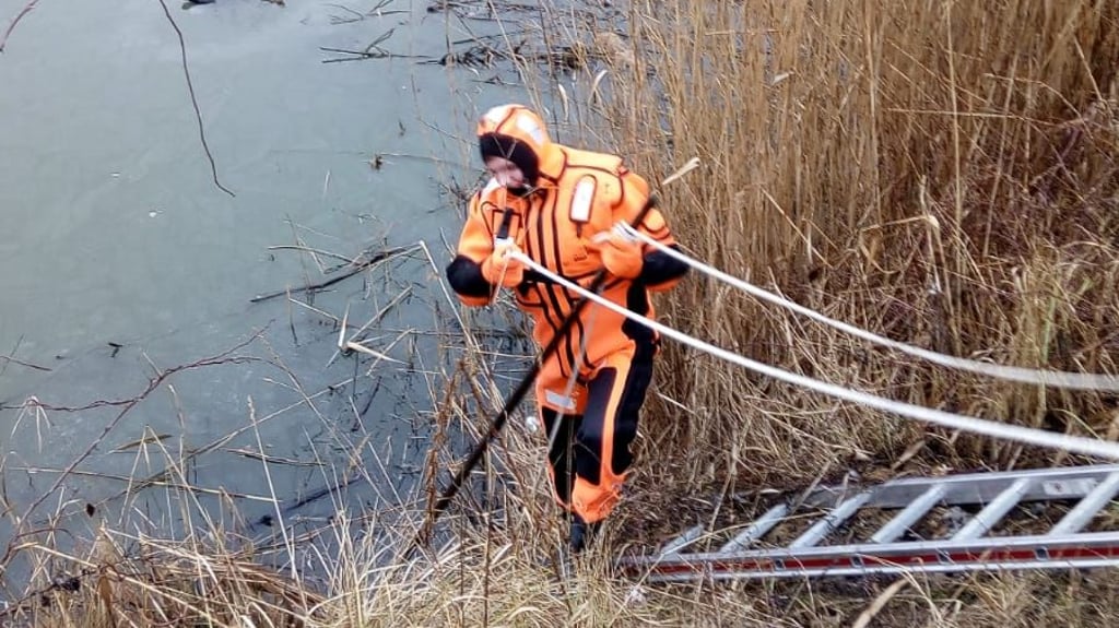 Ungewöhnlicher Einsatz: Ungewöhnlicher Einsatz: Feuerwehr birgt toten ...