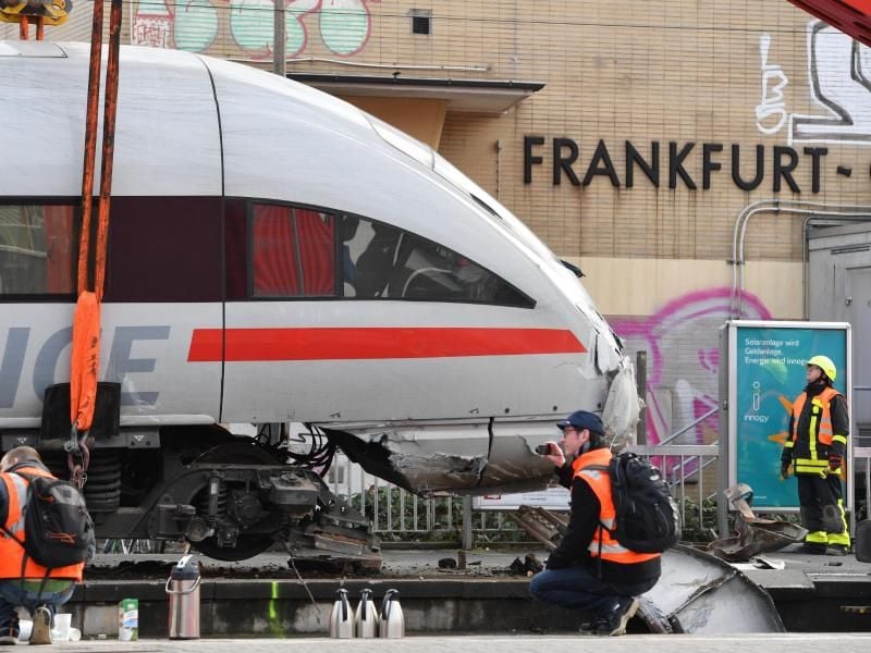 Ursache des ICE-Unfalls noch unklar
