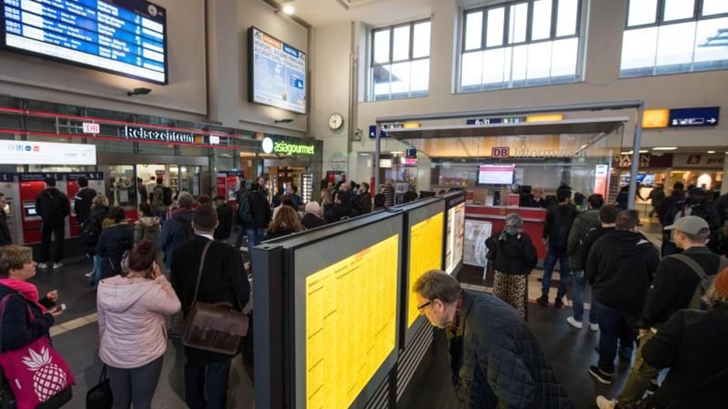 Nach ICE-Unfall in Dortmund entgleiste Wagen geborgen