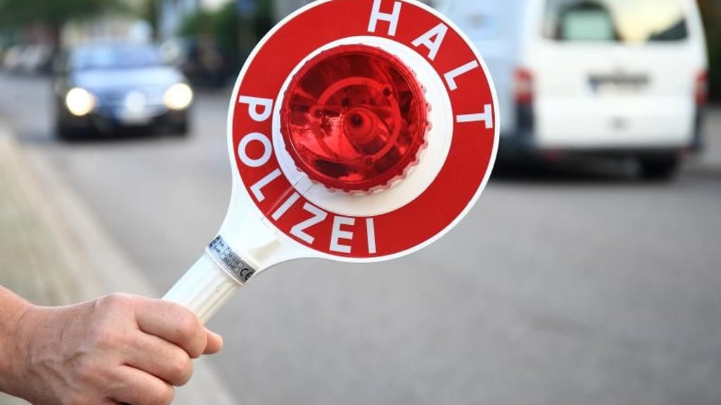 Polizei stoppt Transporter mit ungekühltem Hähnchenfleisch