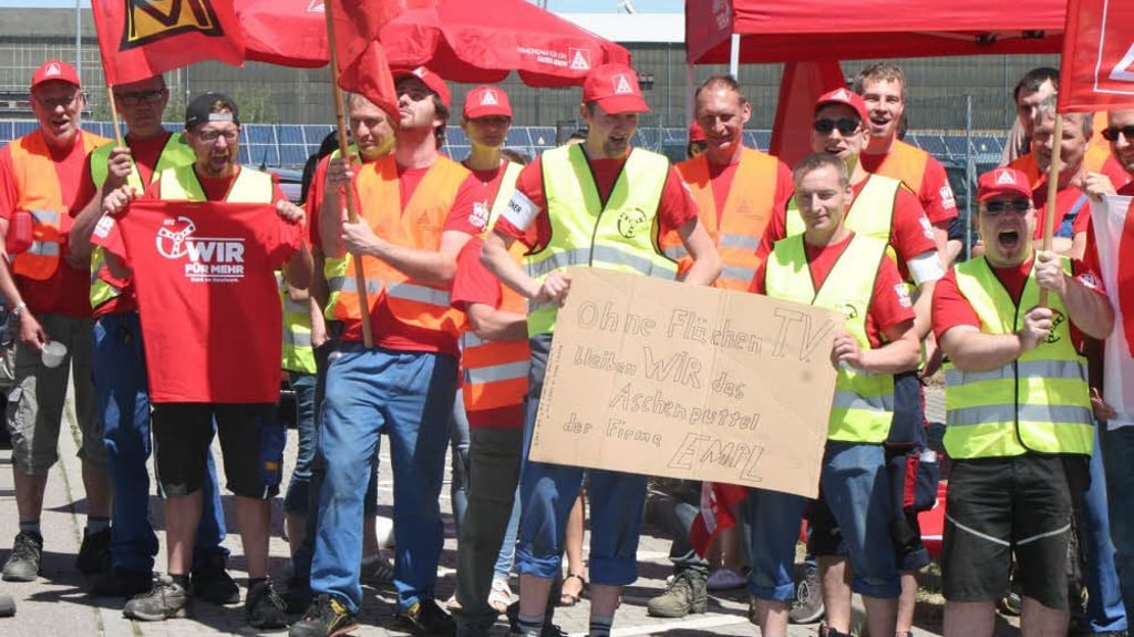 Warnstreik bei Empl: Warnstreik bei Empl: Fahrzeugbauer in Elster sieht Rot
