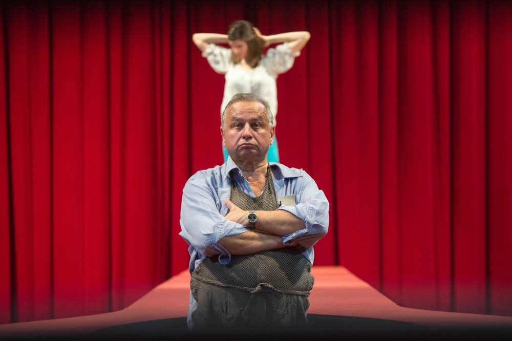 Neues Theater in Halle: Matthias Brenner inszeniert Fassbinders Angst ...