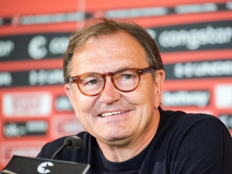 Ewald Lienen kritisiert Entwicklungen im Profi-Fußball