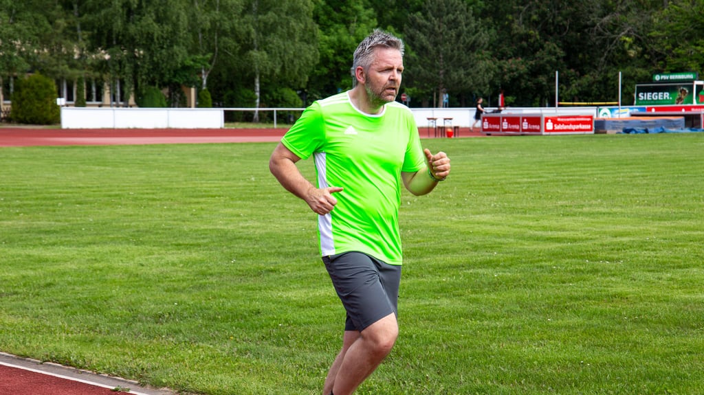 MZ-Redakteur Torsten Adam (47) absolviert das Sportabzeichen