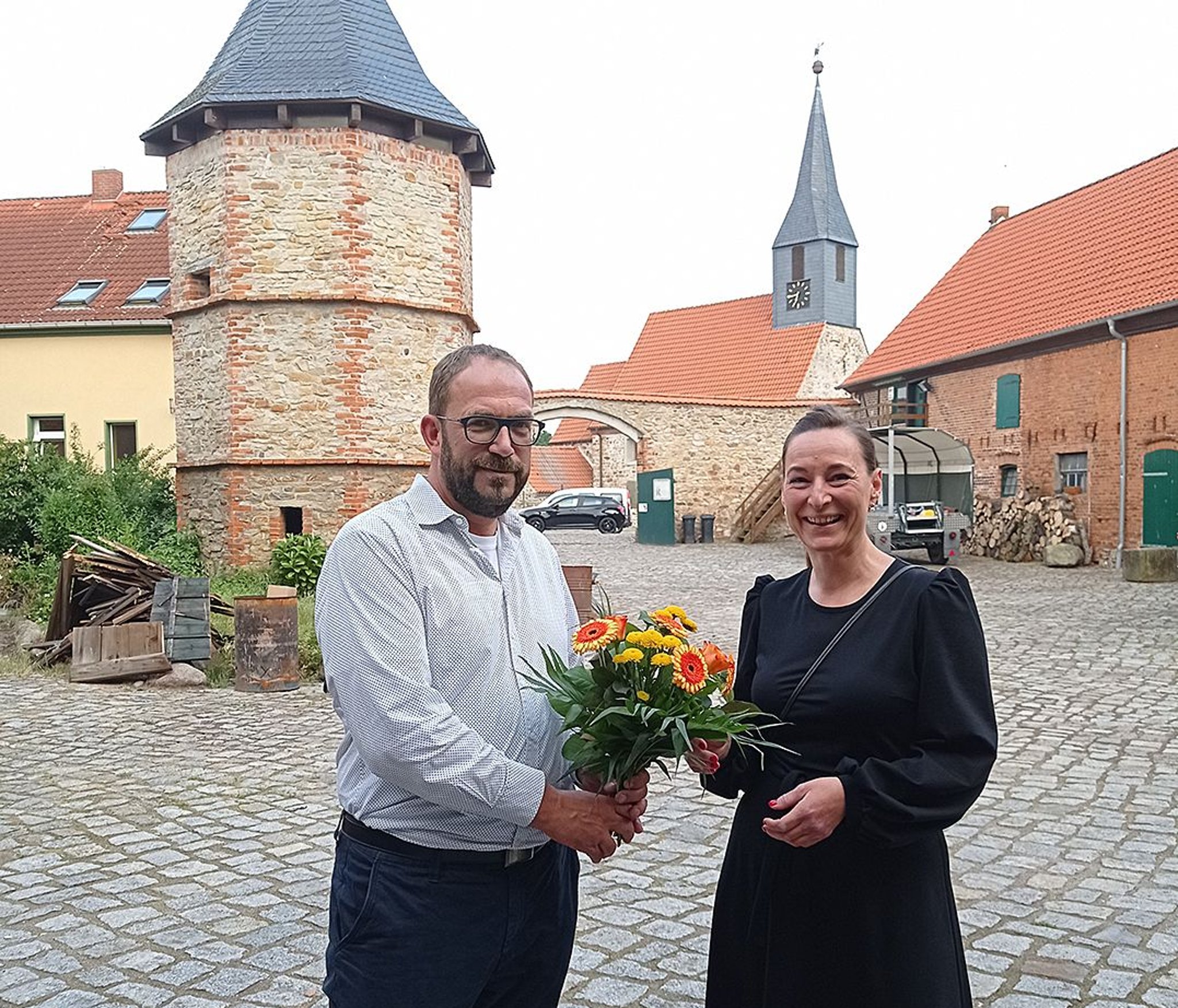 SPD-Kreisvorsitzende Kay Gericke gratuliert Elrid Pasbrig