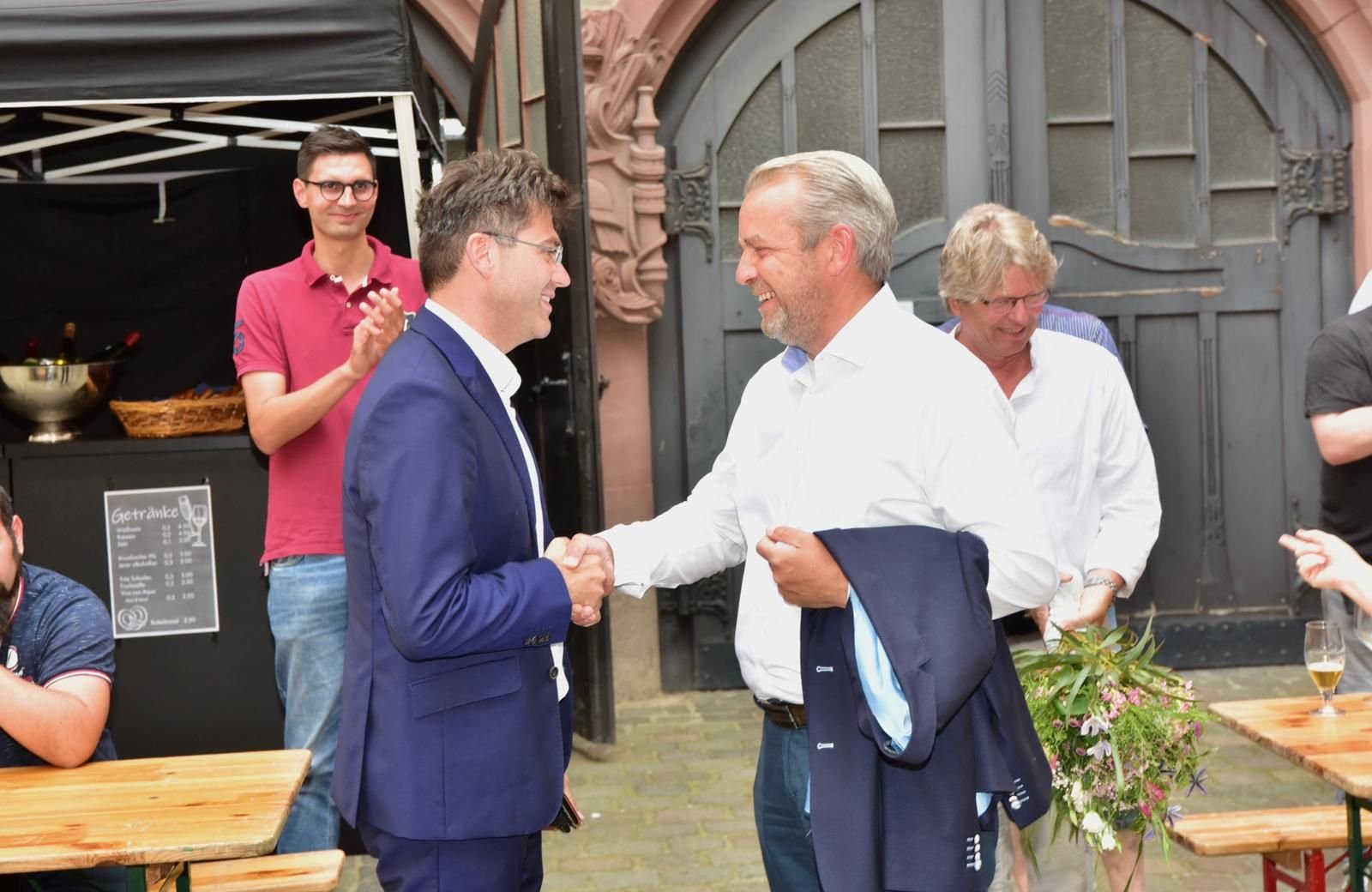 OB-Wahl in Dessau-Roßlau: Robert Reck mit Erdrutschsieg ...