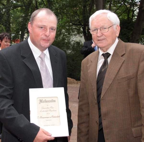 Werner Rohde erhält Ehrenurkunde vom Bund