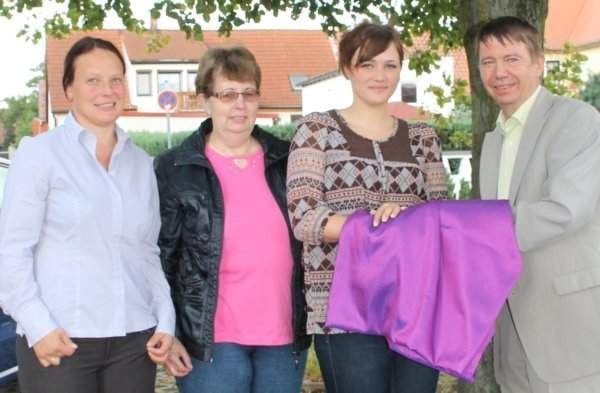 Ingrid Barby näht Königin-Kleid