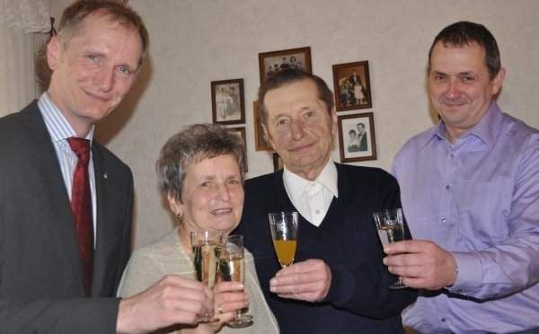 Hans und Rosa-Maria Baier: Neue Ringe besiegeln Liebe nach 50 Jahren ...