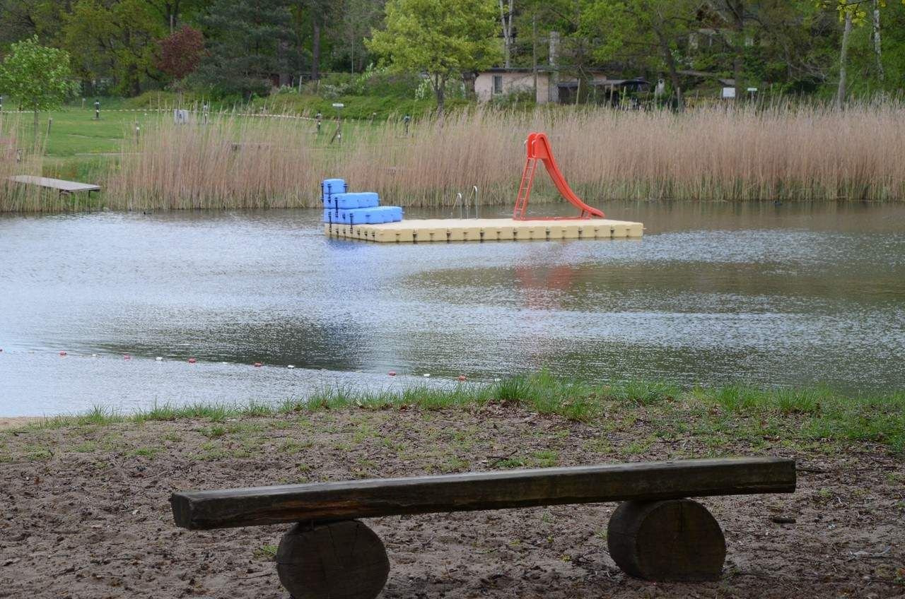 Frei baden im Waldsee