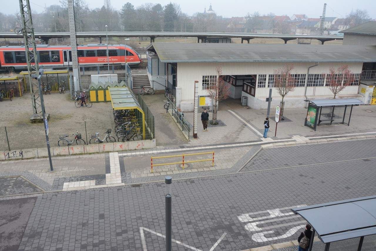 Bahnsteig sanieren und Tunnel verlegen
