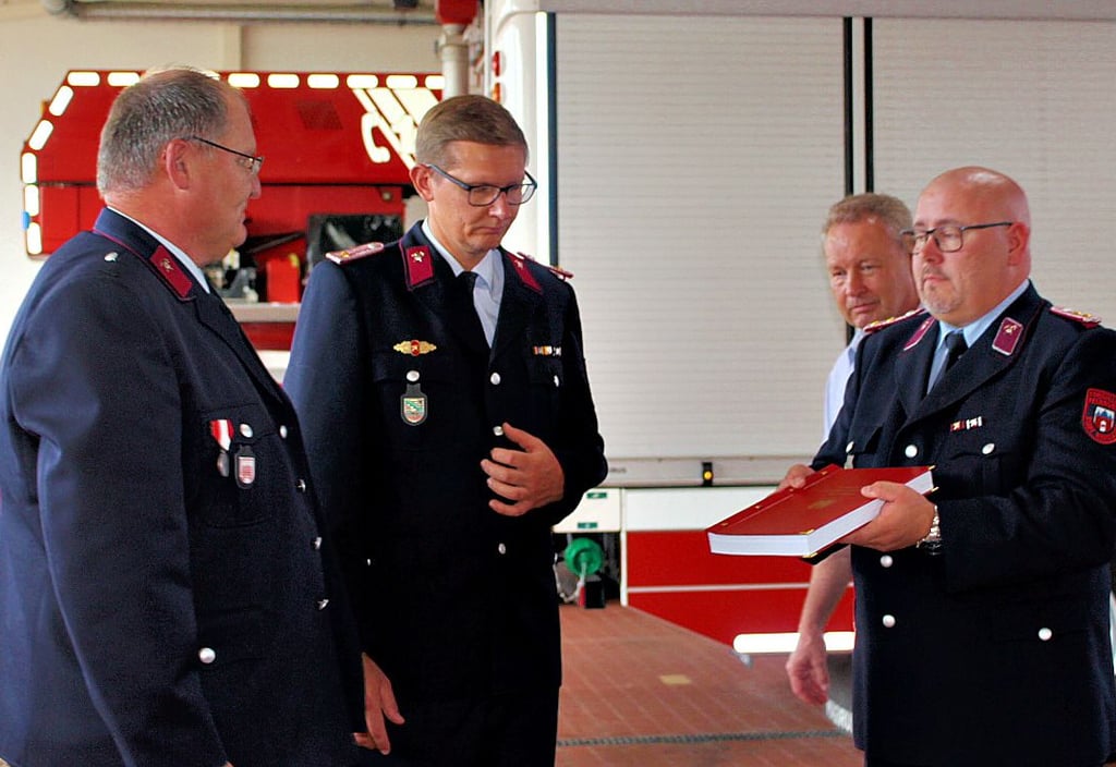Alters- und Ehrenabteilung der Wanzleber Feuerwehr gibt Ehrenbuch heraus