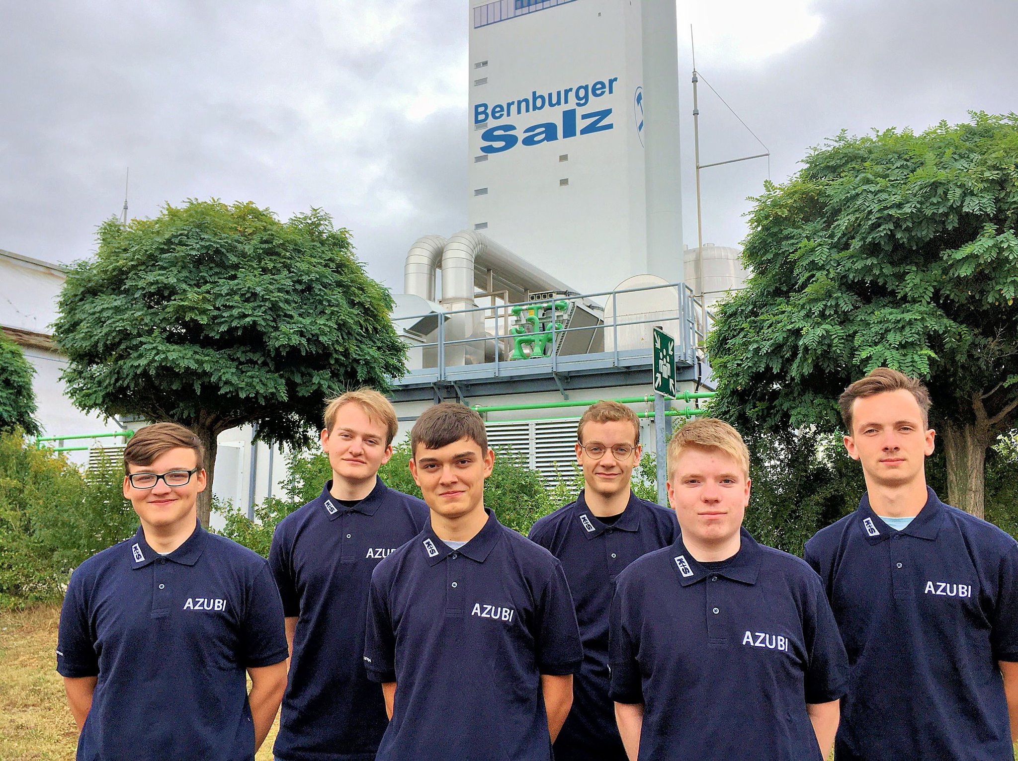 Diese sechs Azubis haben einen Lehrvertrag mit dem Steinsalzwerk Bernburg