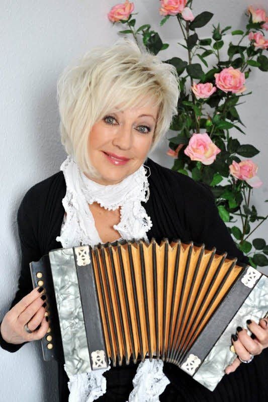 Mit Liedern helfen: Bianca Graf stellt neue Single vor